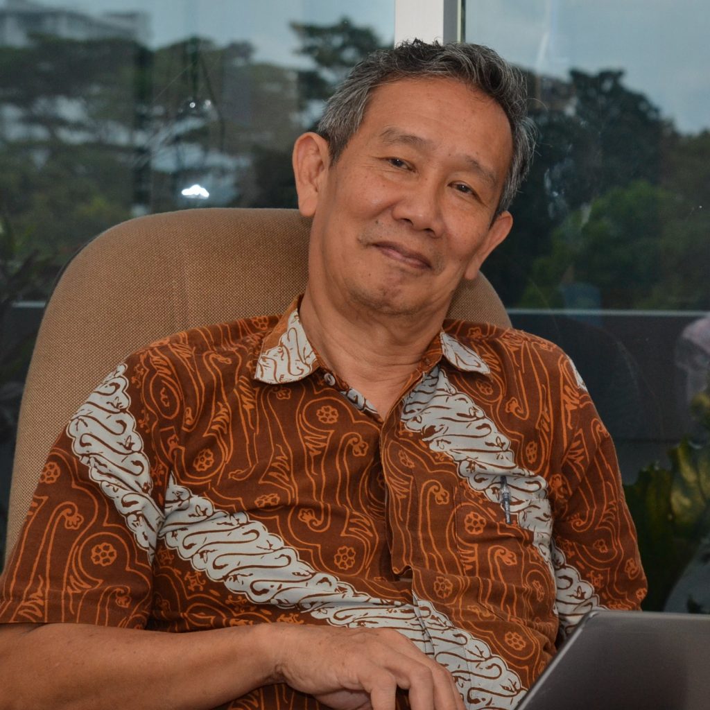 Edy Soewono, Prof. – Matematika – Institut Teknologi Bandung